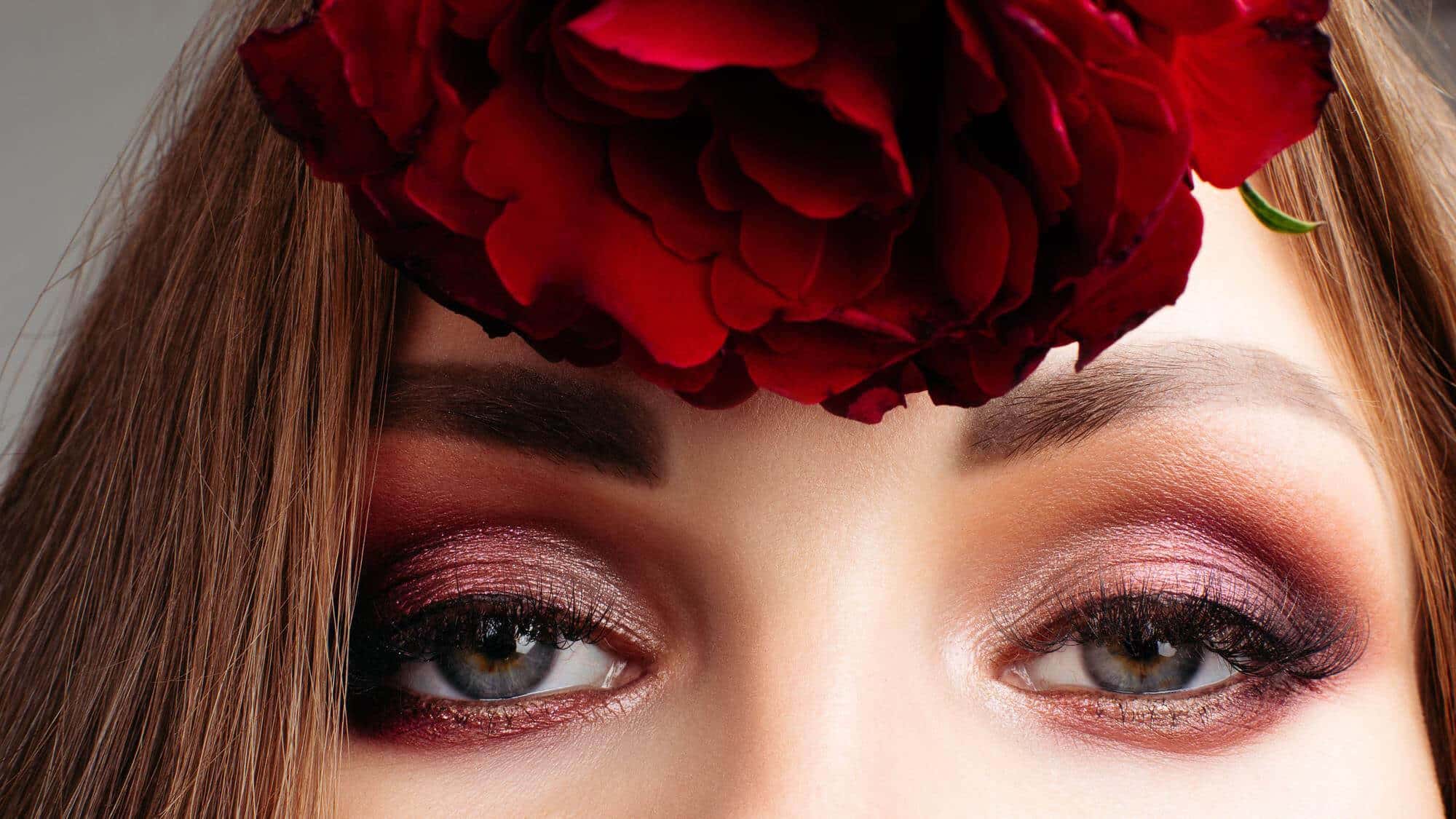 How do I put on eyeshadow? • Heli Beauty